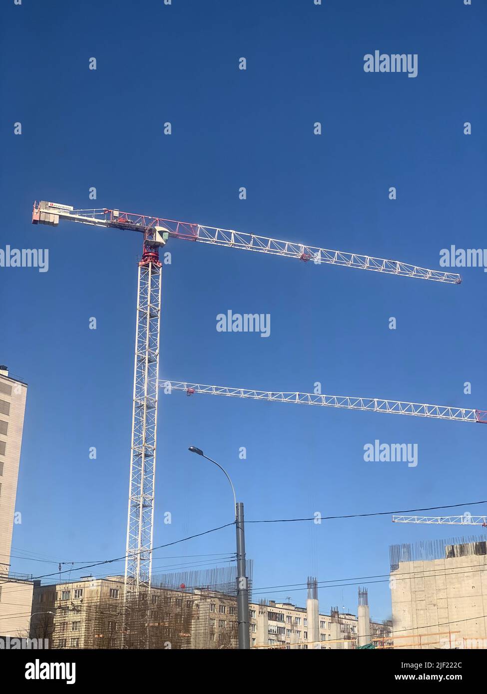 Crane perspective lifting hi-res stock photography and images - Alamy