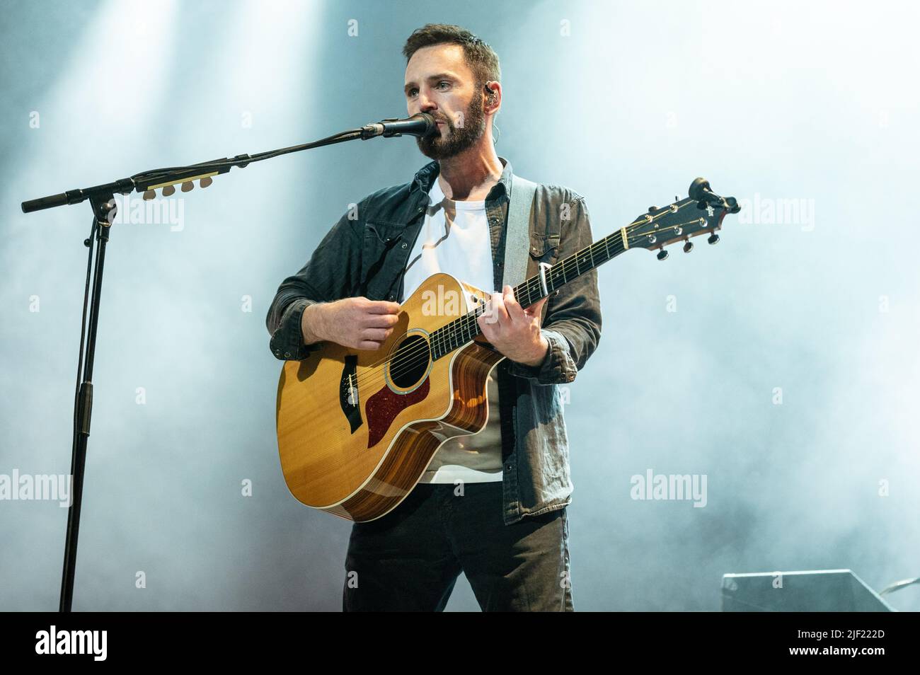 Johnny mcdaid snow patrol hi-res stock photography and images - Alamy