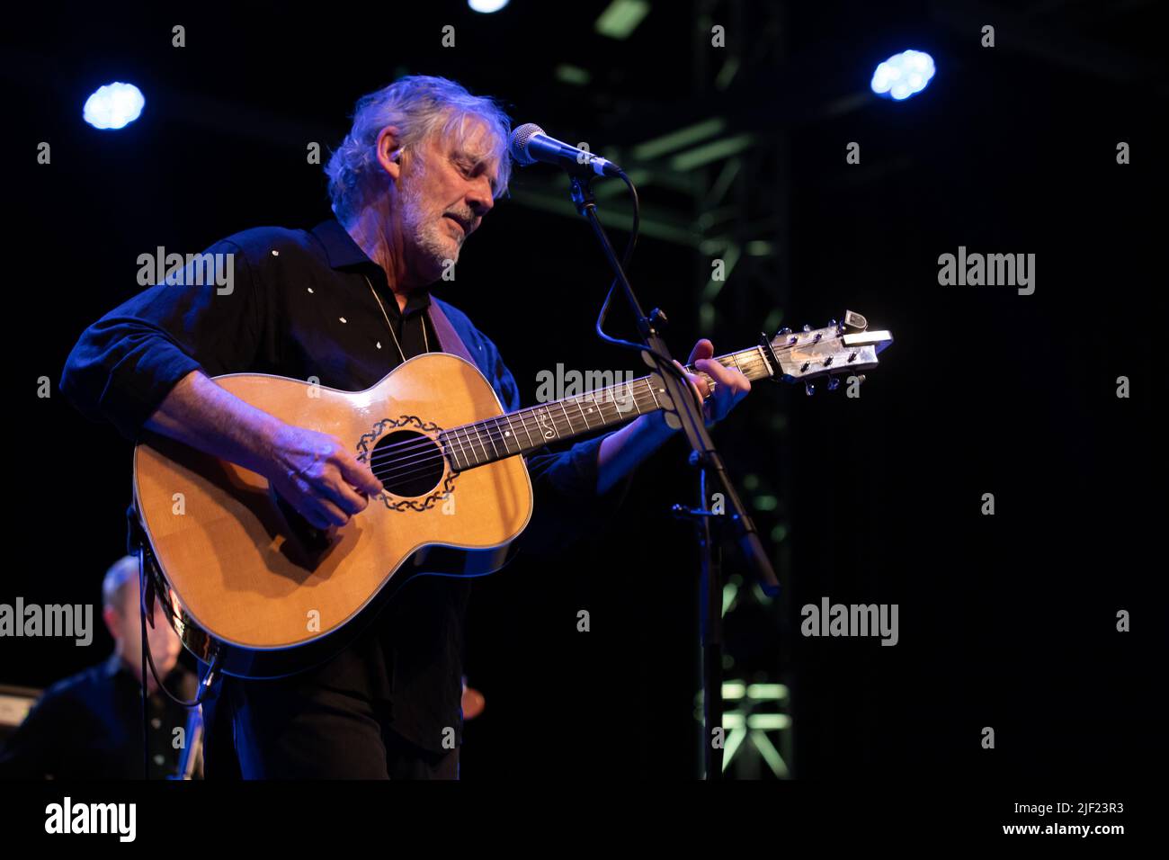 lead singer Shane Howards of The Goanna Band perform live onstage for ...