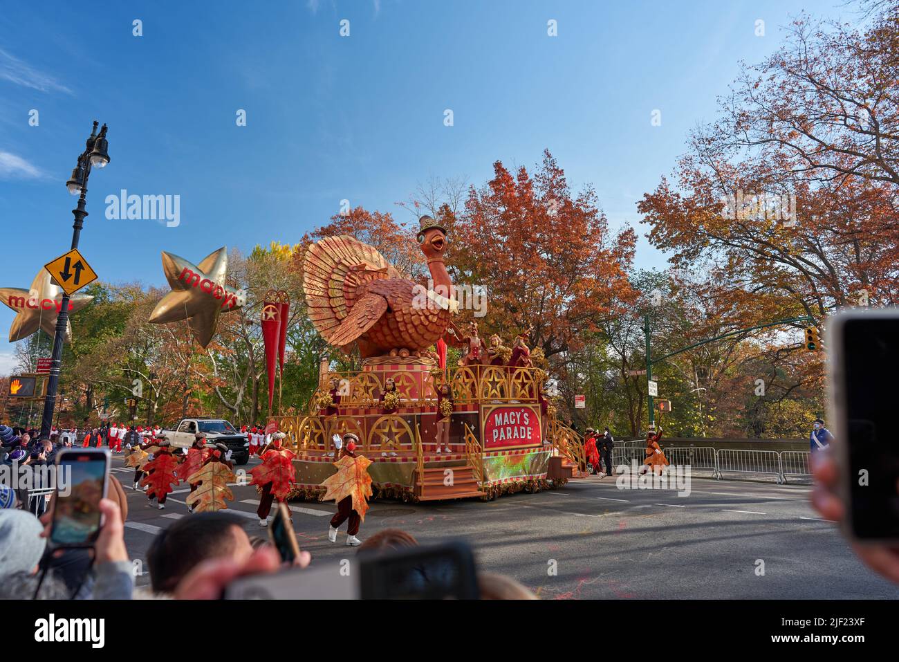 Manhattan, USA - 24. November 2021: Huge Turkey displayed during the ...