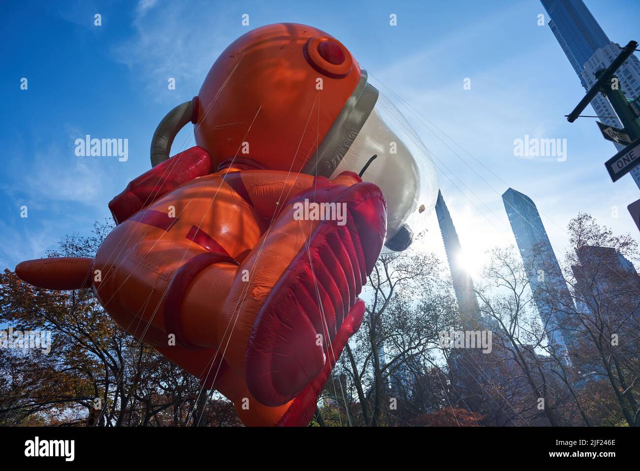Manhattan Usa 24 November 2021 Snoopy In Astronaut Outfit Thanksgiving Parade With Snoopy