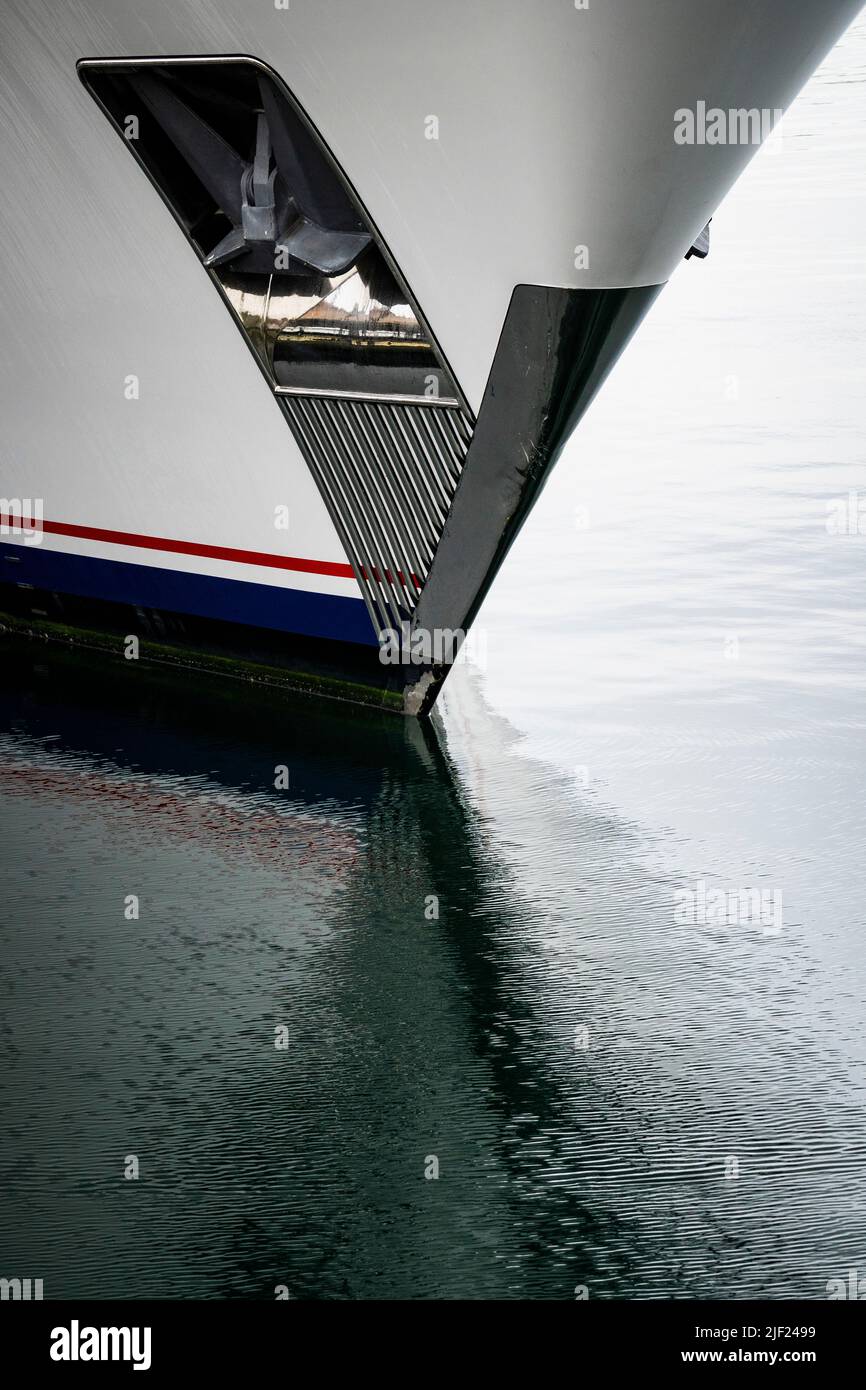 The anchor on the bow of a luxury yacht floating and reflecting on ...