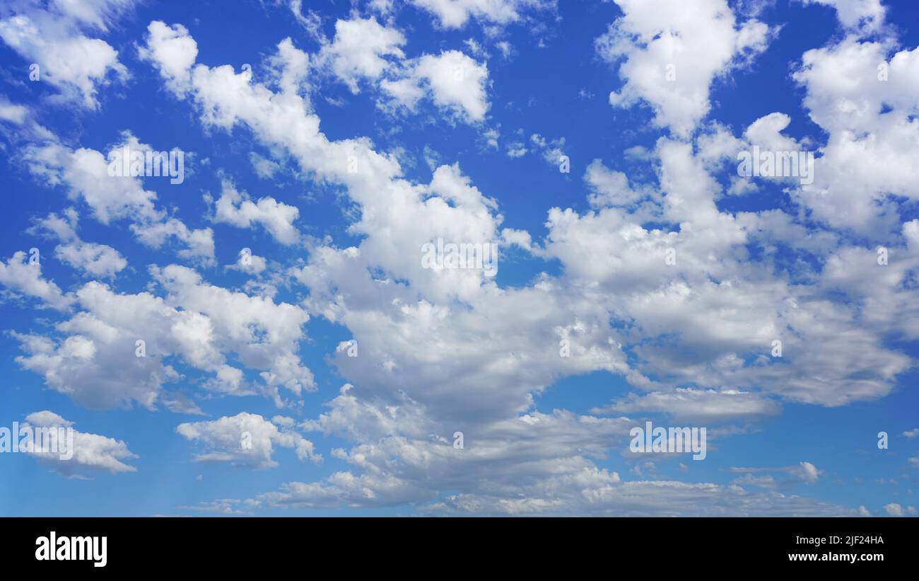 Beautiful puffy clouds hi-res stock photography and images - Alamy