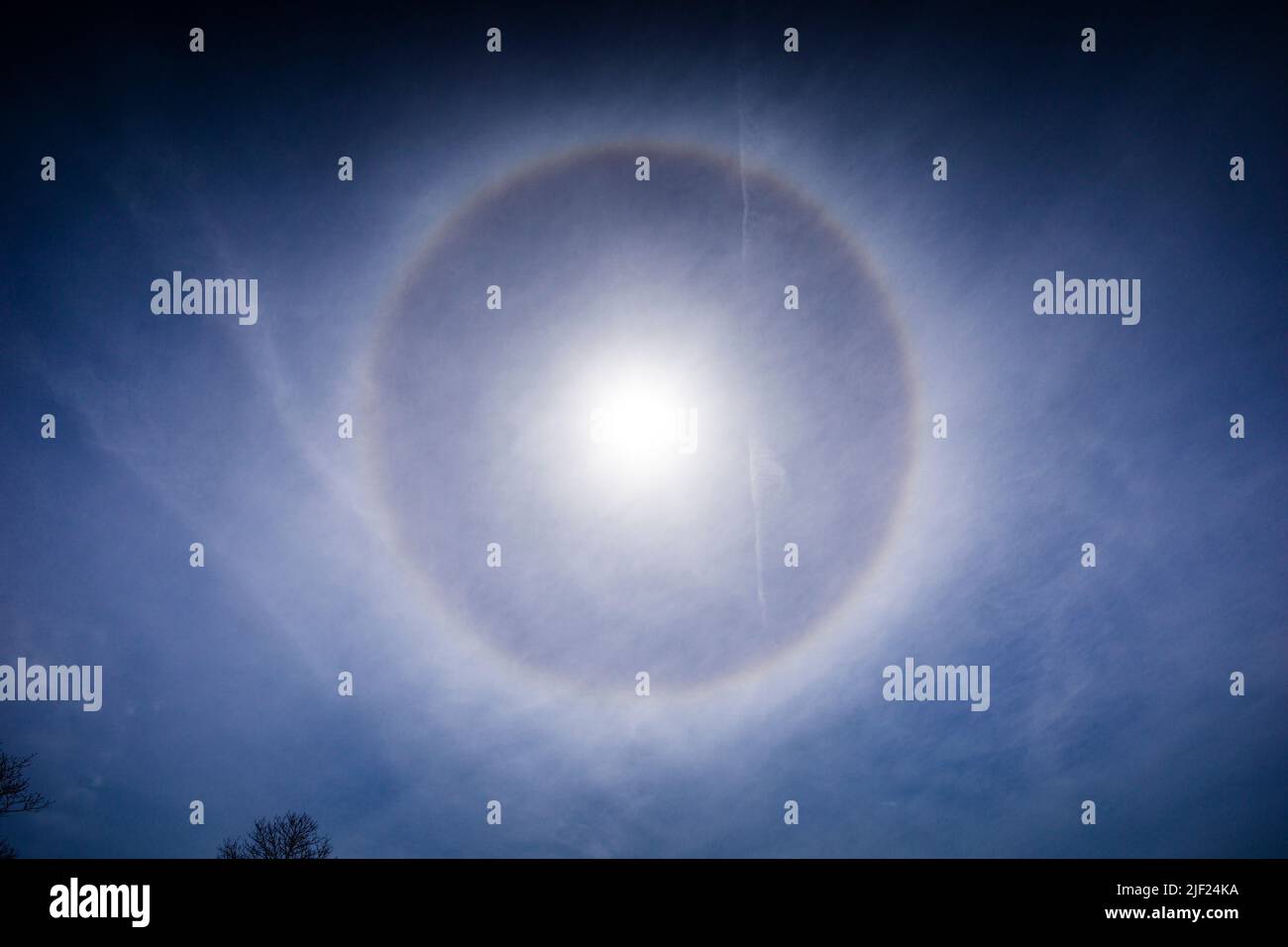 Ice crystals in the atmosphere hi-res stock photography and images - Alamy