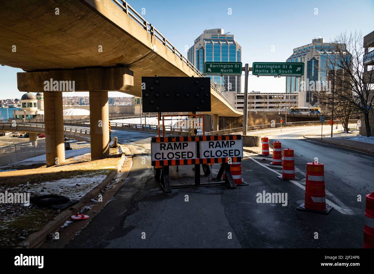 Ramp closed sign hi-res stock photography and images - Alamy