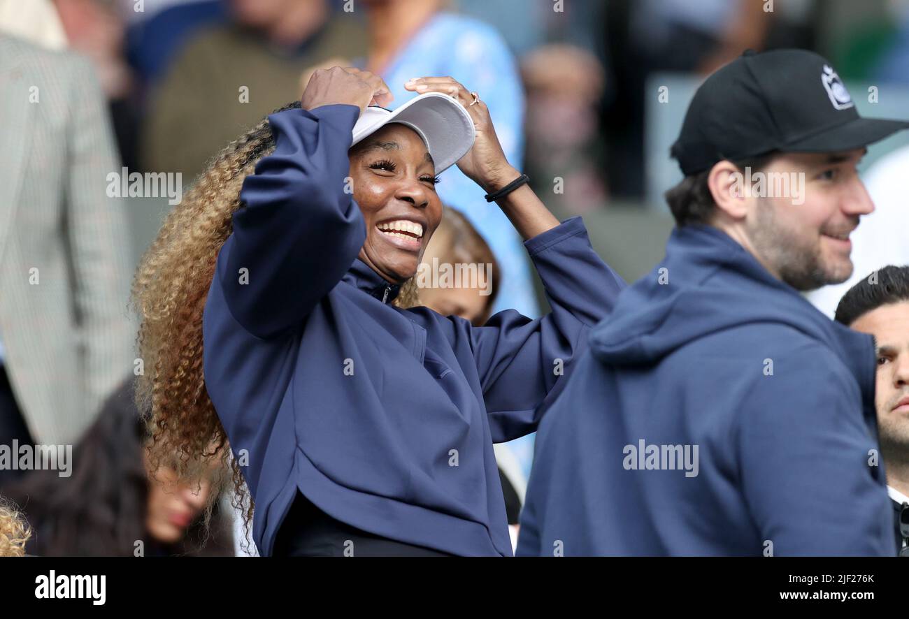 Serena and venus williams 2022 hi-res stock photography and images - Alamy