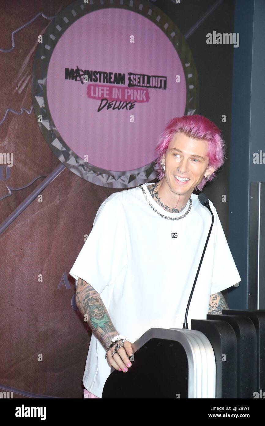 Mgk Smiling 2022