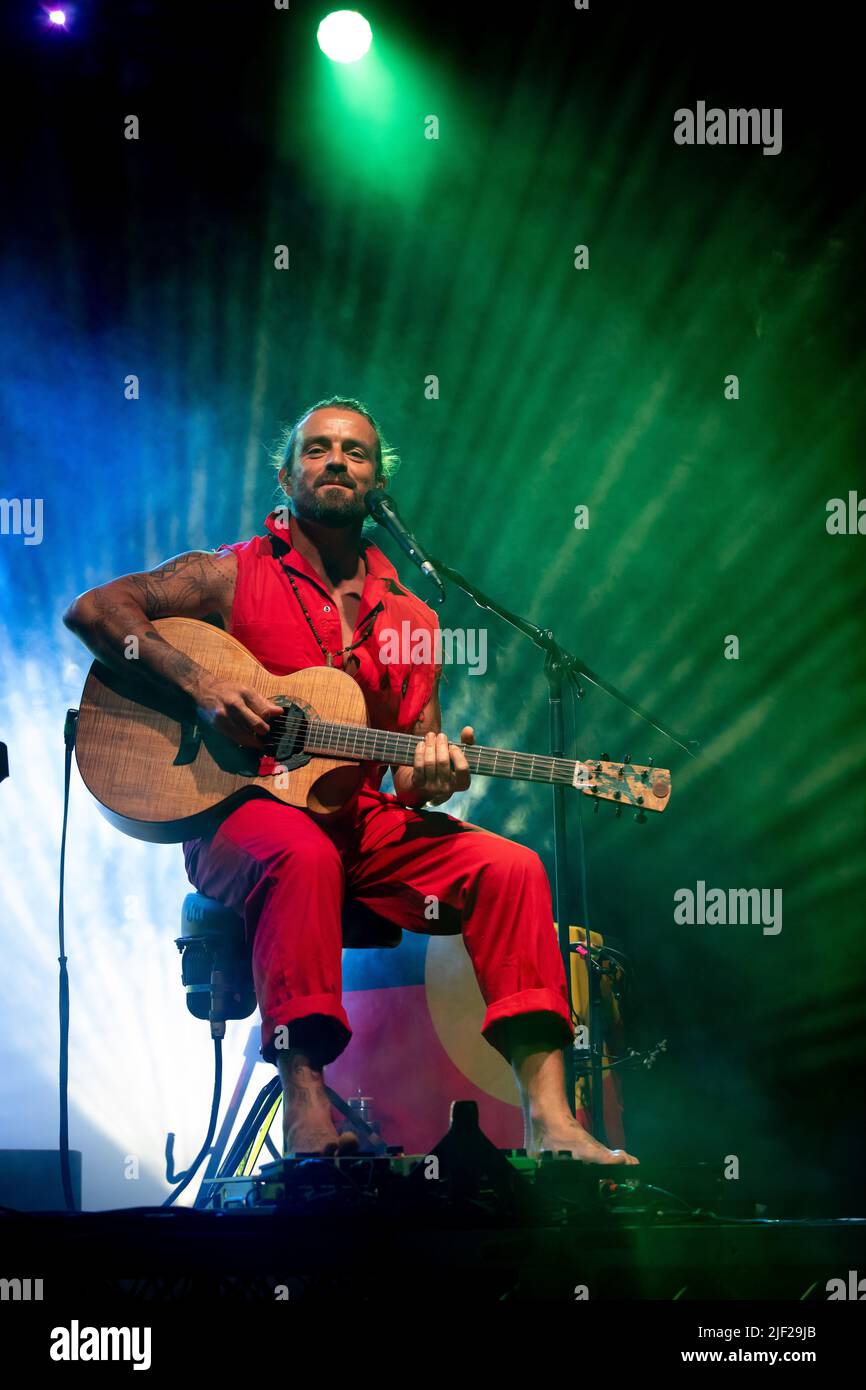 Xavier rudd stage hi-res stock photography and images - Alamy
