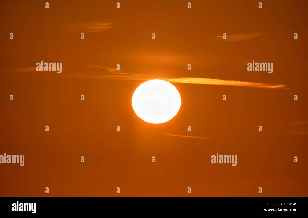 Large cloud sun shining hi-res stock photography and images - Alamy