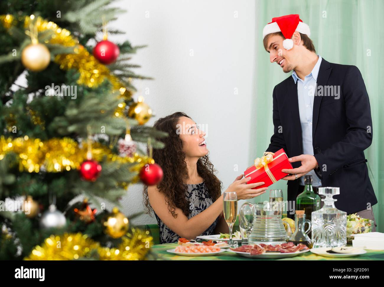 Woman giving husband presents christmas hi-res stock photography and ...