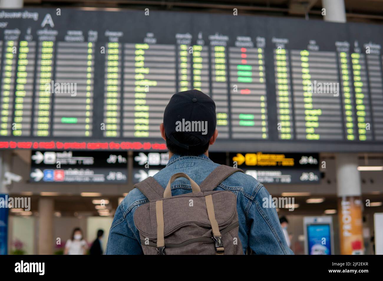 Male commuter wearing back hi-res stock photography and images - Alamy