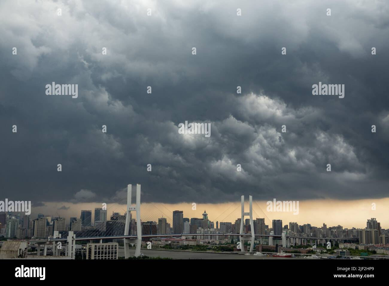 Chinese dark clouds hi-res stock photography and images - Alamy