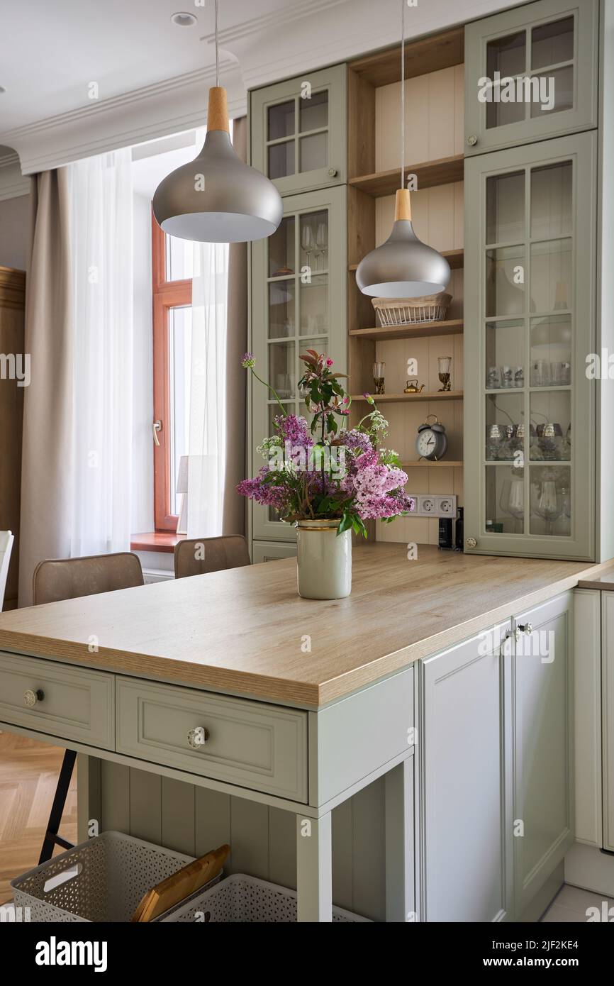 Vase with beautiful magnificent bouquet on the table Stock Photo - Alamy