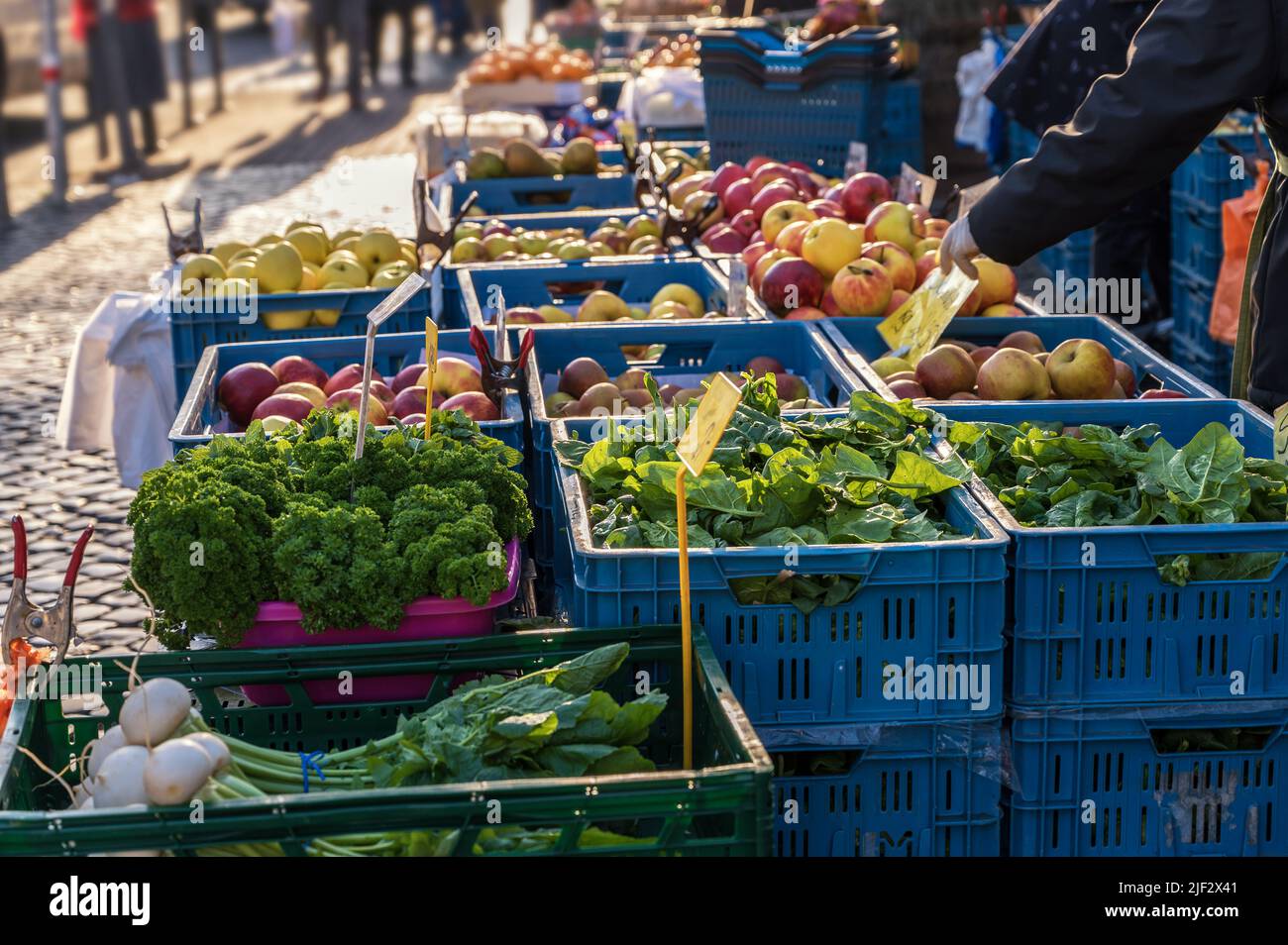 Sales stand with fruit hi-res stock photography and images - Alamy