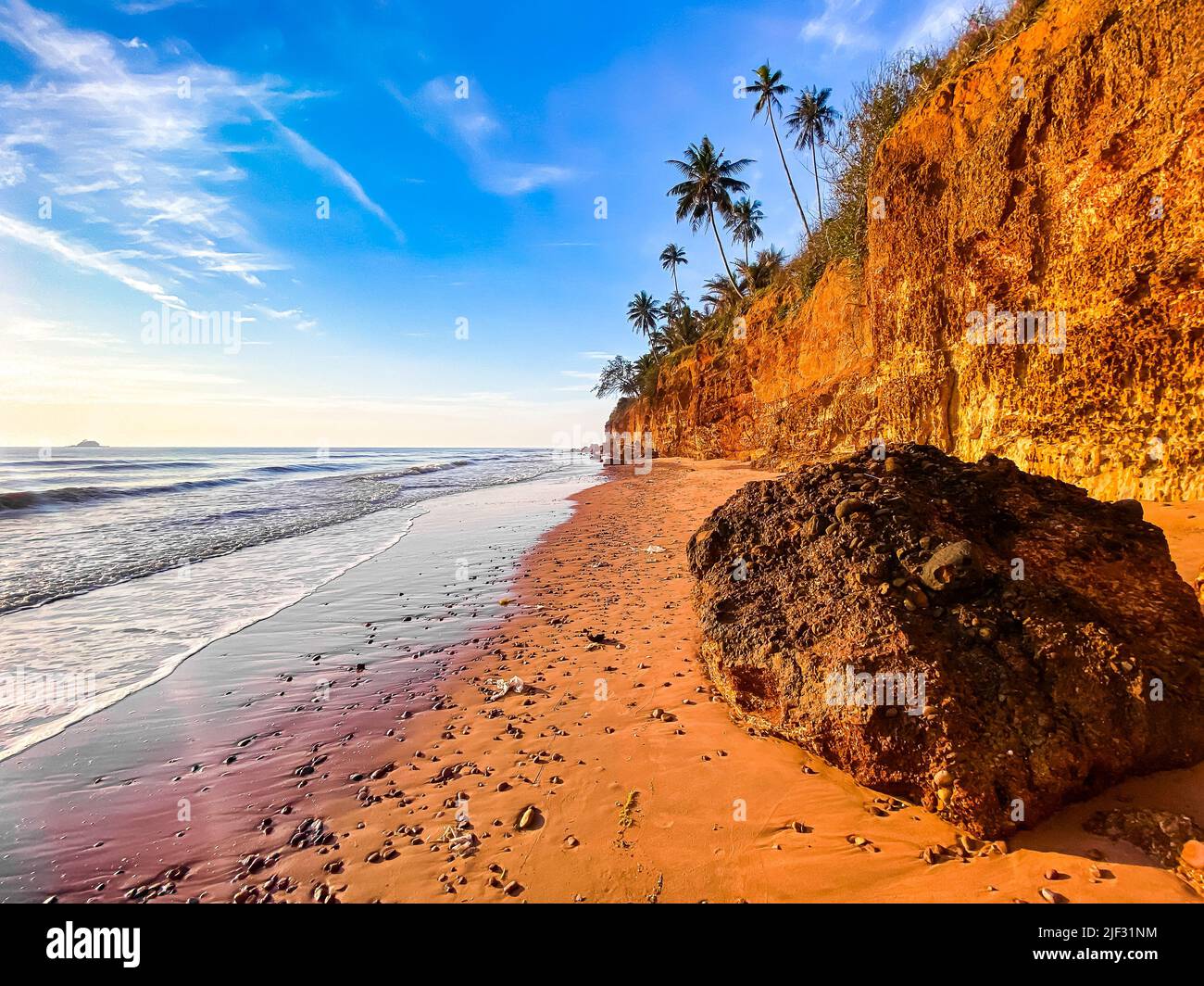 Red cliff beach hi-res stock photography and images - Alamy