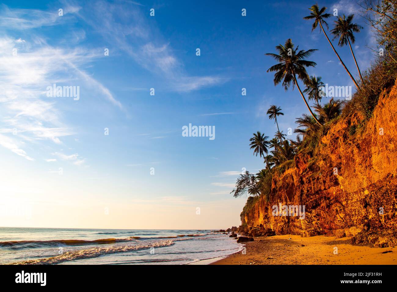 Red cliff beach hi-res stock photography and images - Alamy