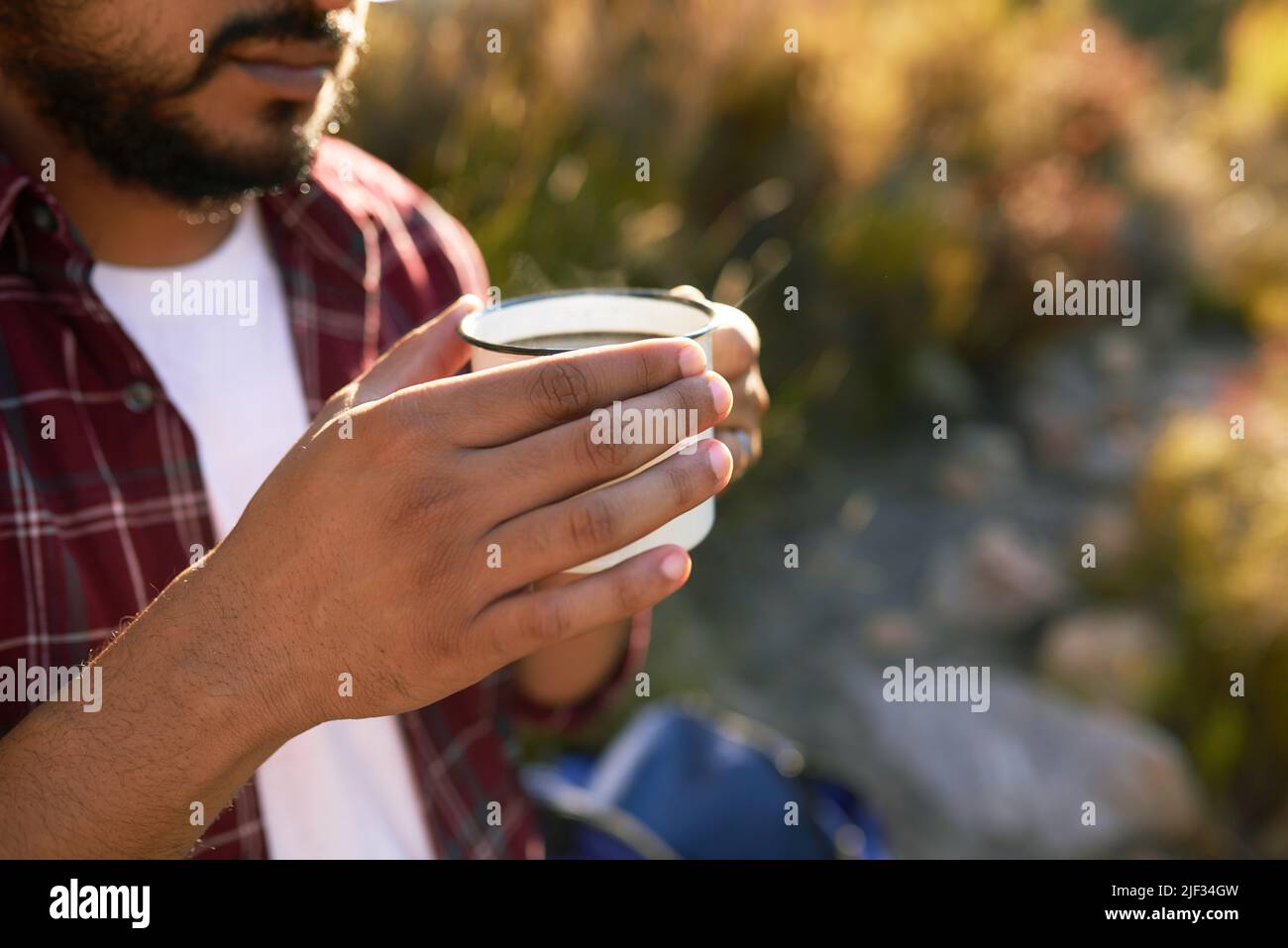 Hands around mug hi-res stock photography and images - Alamy