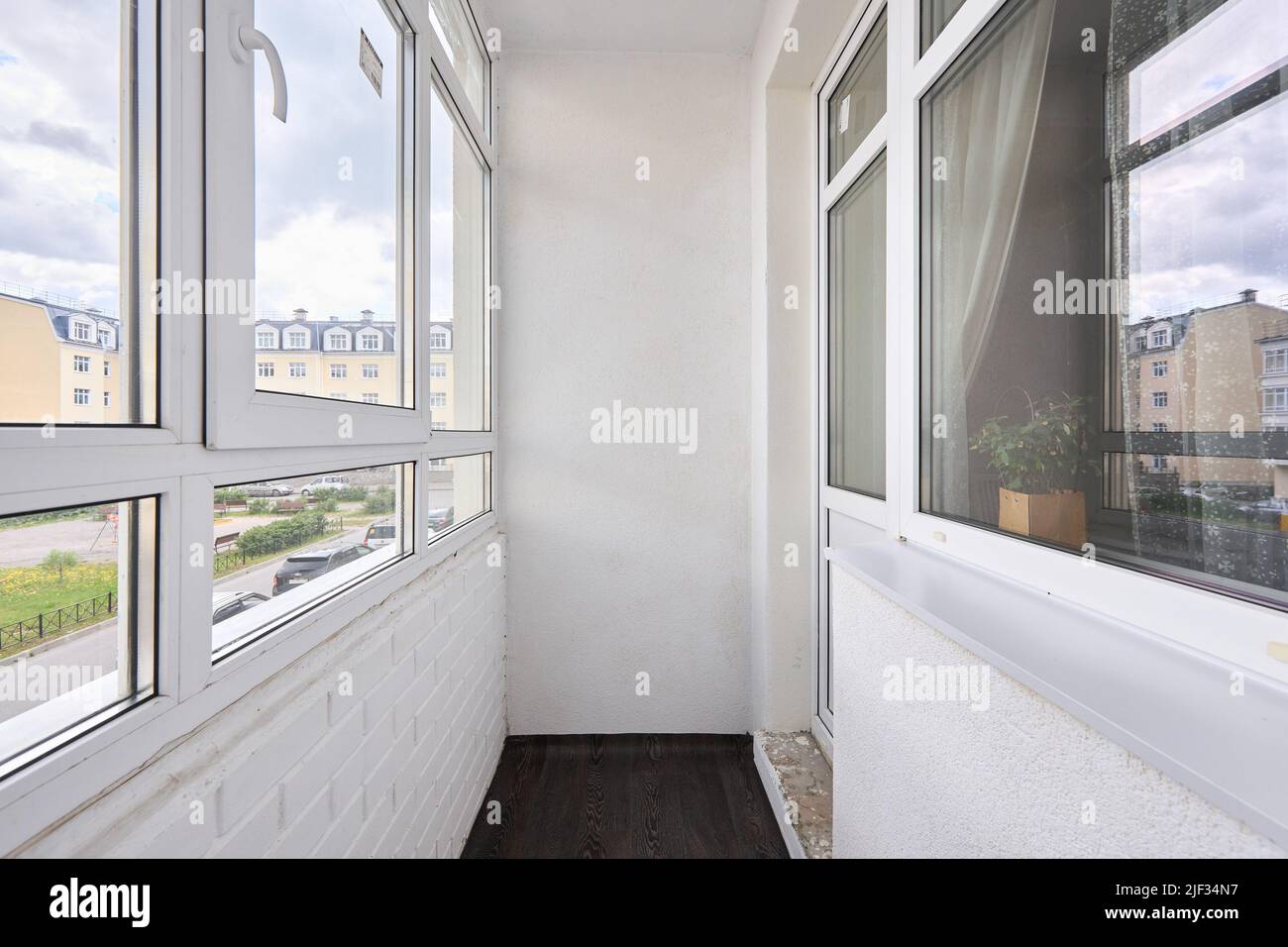 Balcony white wall outside hi-res stock photography and images - Alamy