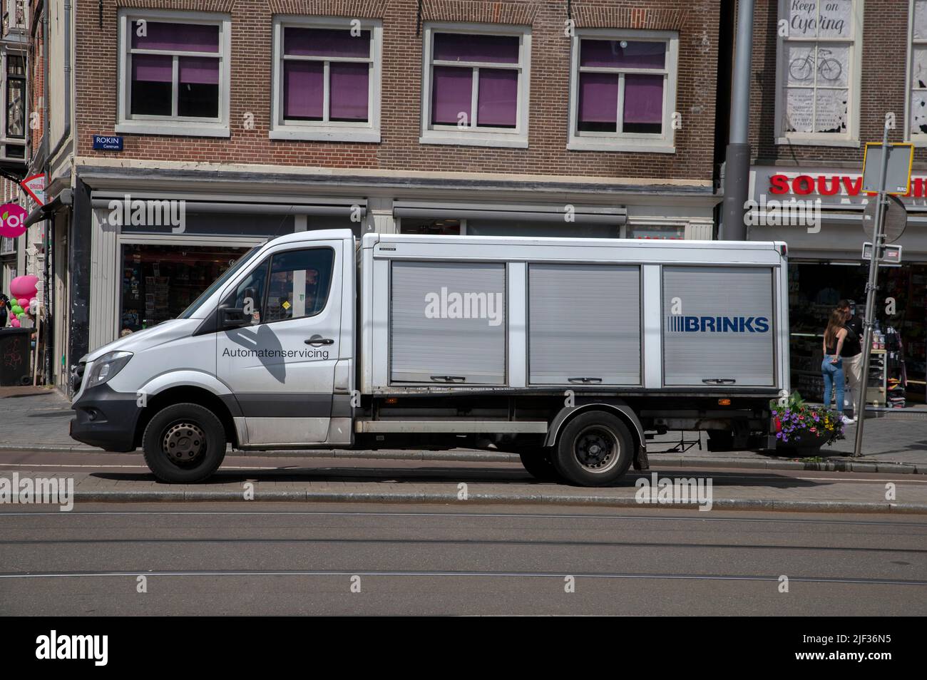 Brinks armored truck hi-res stock photography and images - Alamy