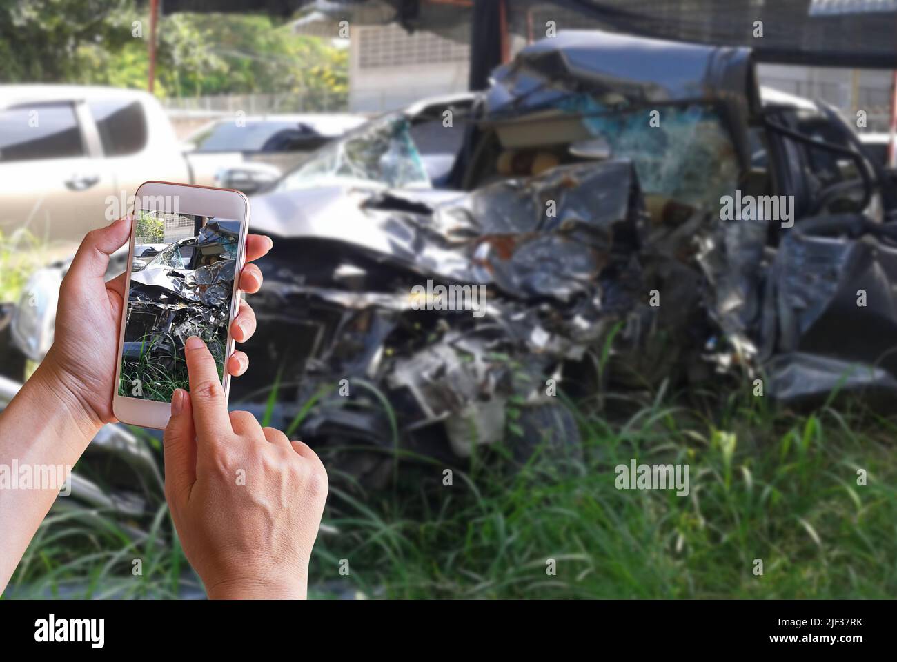 Accident photo mobile phone hi-res stock photography and images - Alamy