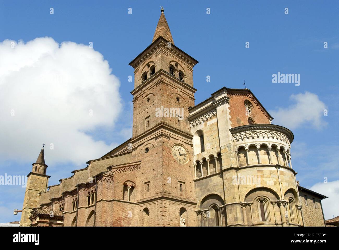 Fidenza cathedral hi-res stock photography and images - Alamy