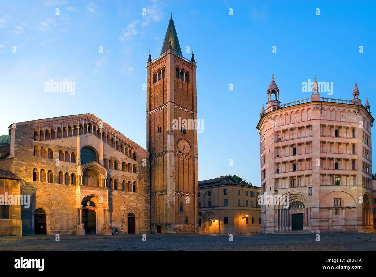 Old town parma emilia romagna italy hi-res stock photography and images ...