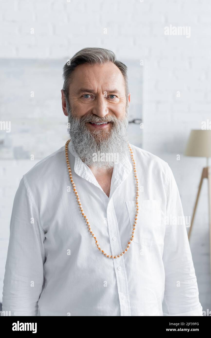 Spiritual guru hi-res stock photography and images - Alamy