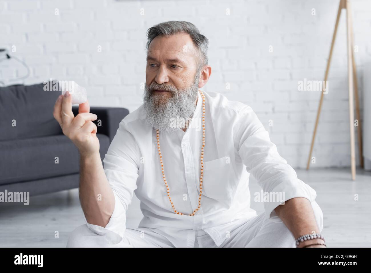 Spiritual guru hi-res stock photography and images - Alamy