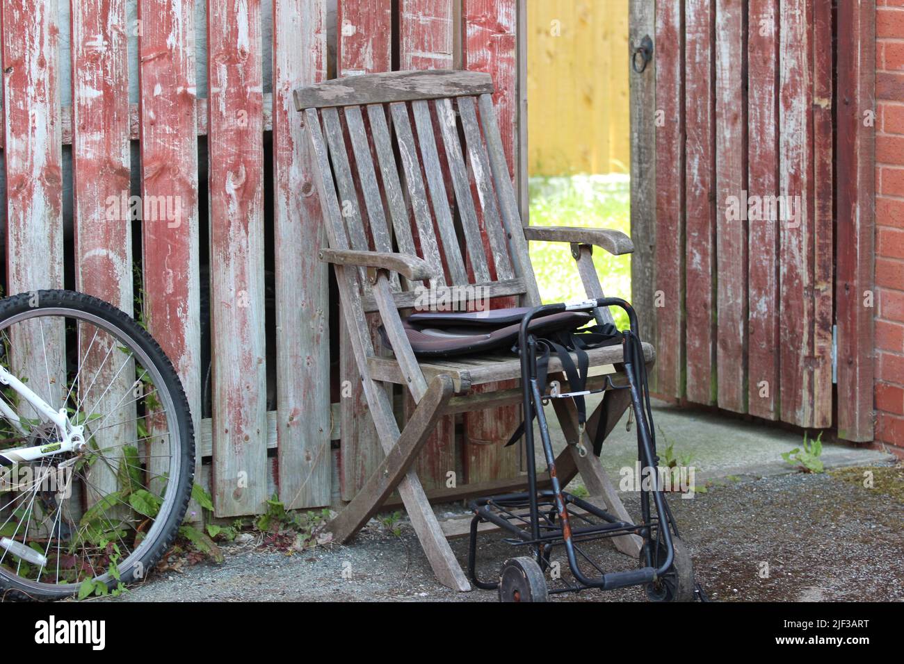 A rustic weathered wooden fence Stock Photo - Alamy