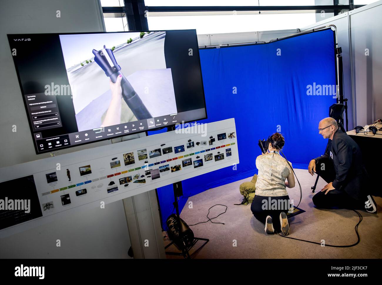 2022-06-29 11:48:15 SOEST - The use of a 60mm mortar is demonstrated in ...