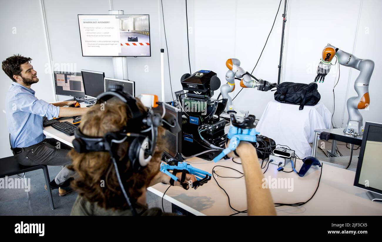 Teleoperation hi-res stock photography and images - Alamy