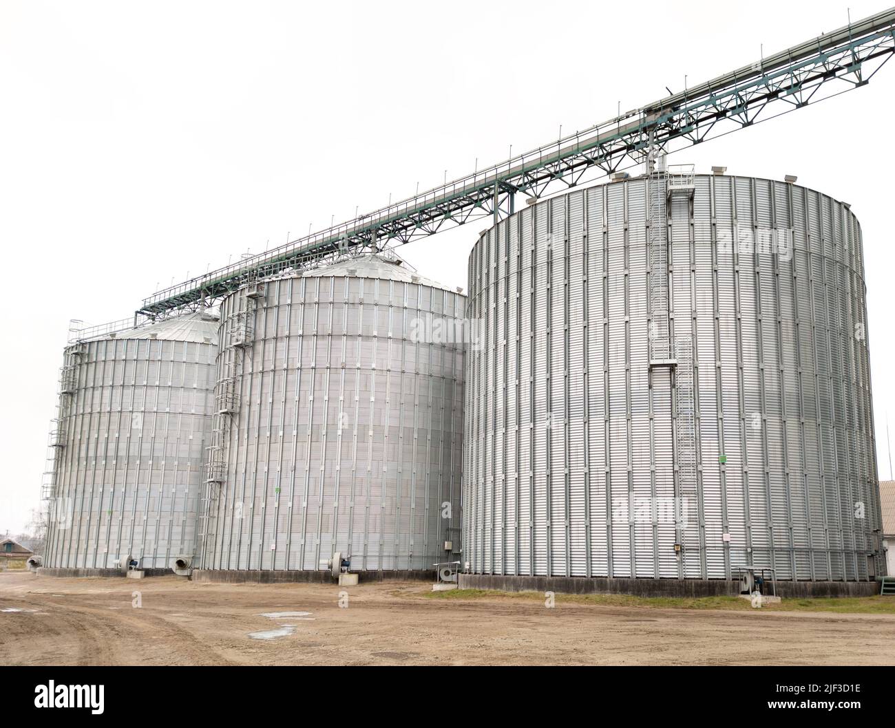 Metal silos hi-res stock photography and images - Alamy