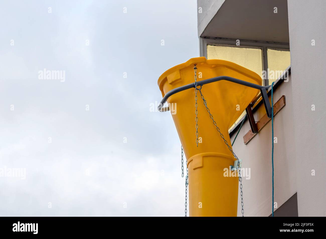 Building rubble container hi-res stock photography and images - Alamy