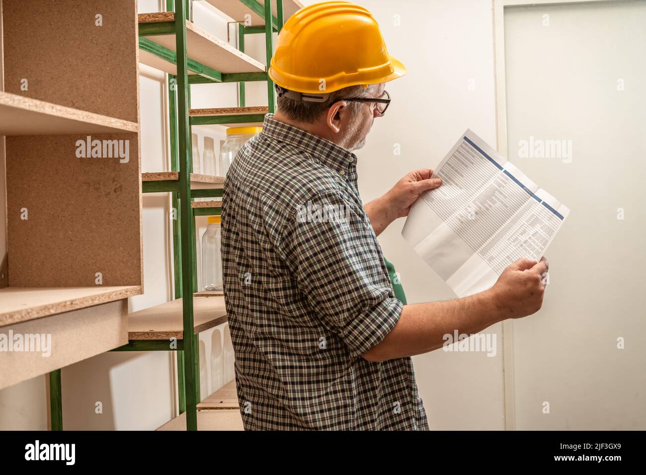 Check list engineer hi-res stock photography and images - Alamy