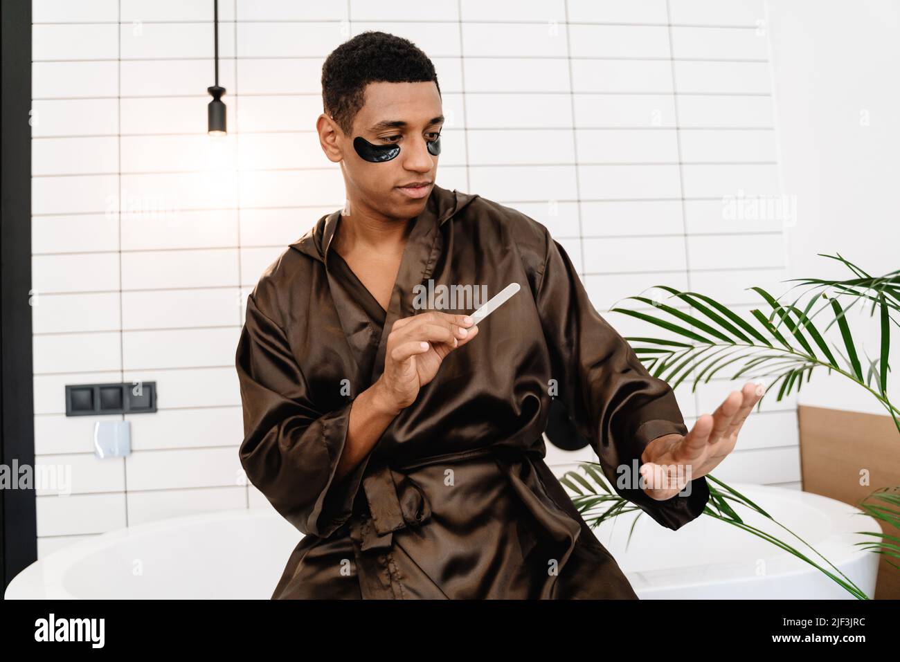 Man with the black eye patch hi-res stock photography and images - Alamy