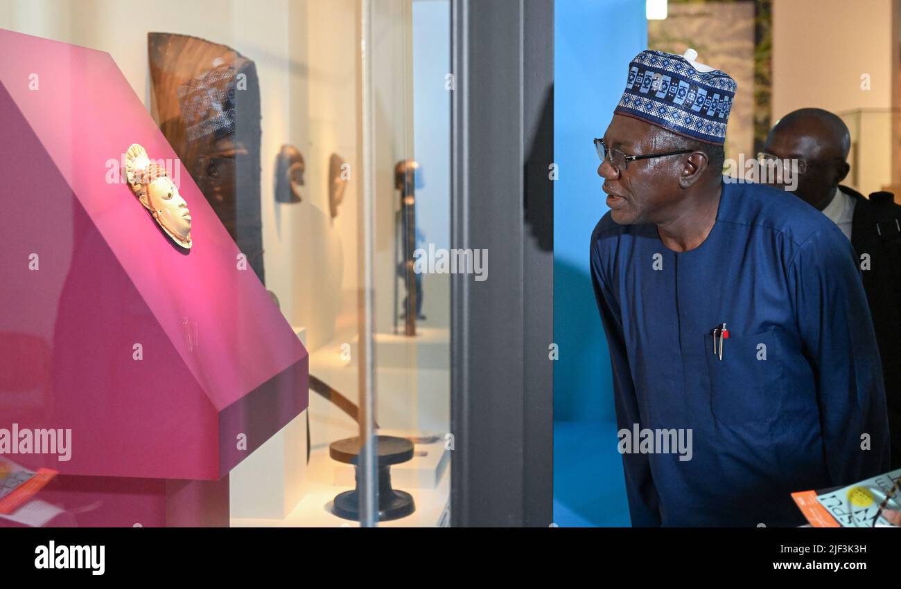 Benin national museum nigeria hi-res stock photography and images - Alamy