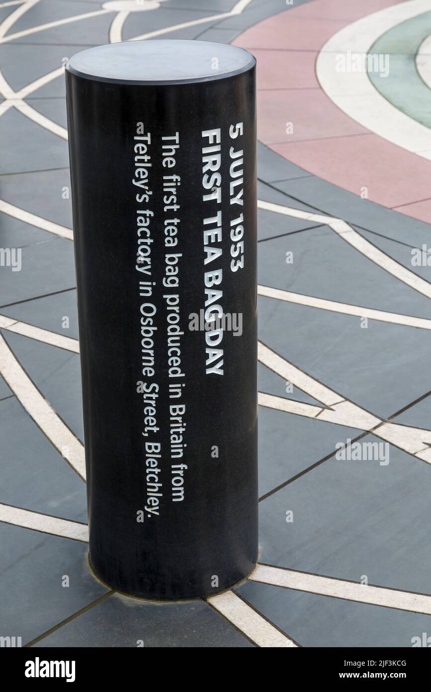 The first tea bag production in britain hi-res stock photography and ...