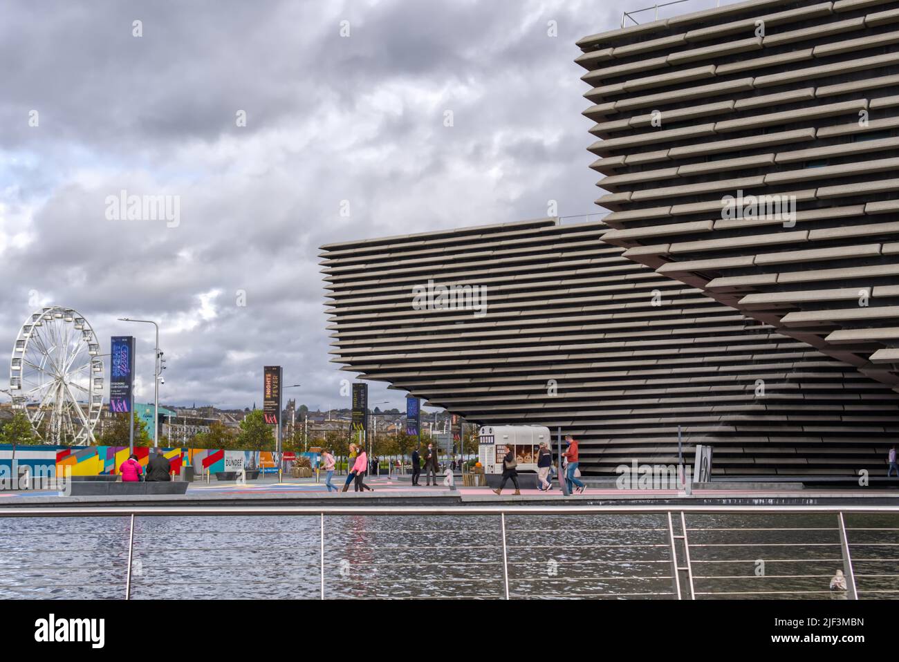 The Victoria and Albert (V & A ) museum with the ferris wheel at ...