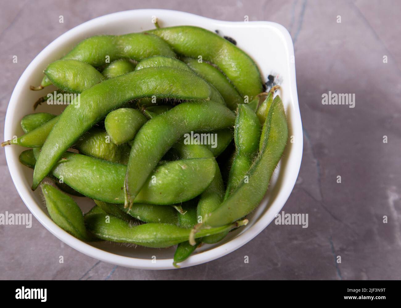 Organic edamame cooked with sea salt Stock Photo - Alamy