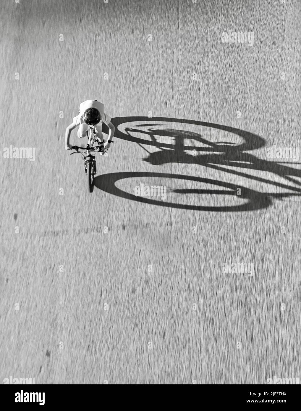 Overhead shadows hi-res stock photography and images - Alamy