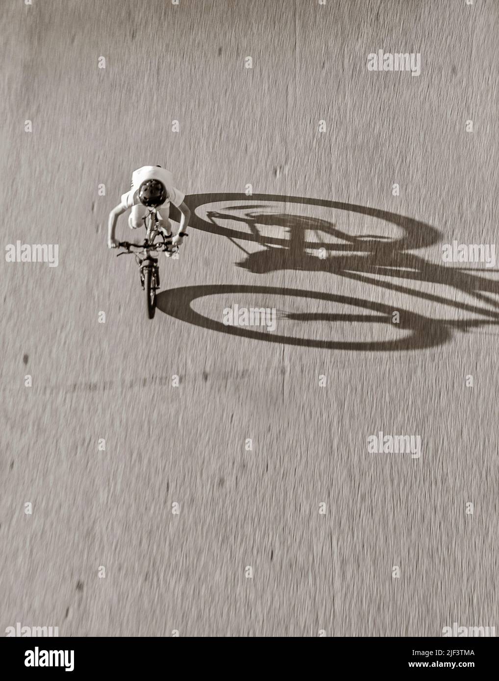 Black and white bicycle shadows hi-res stock photography and images - Alamy