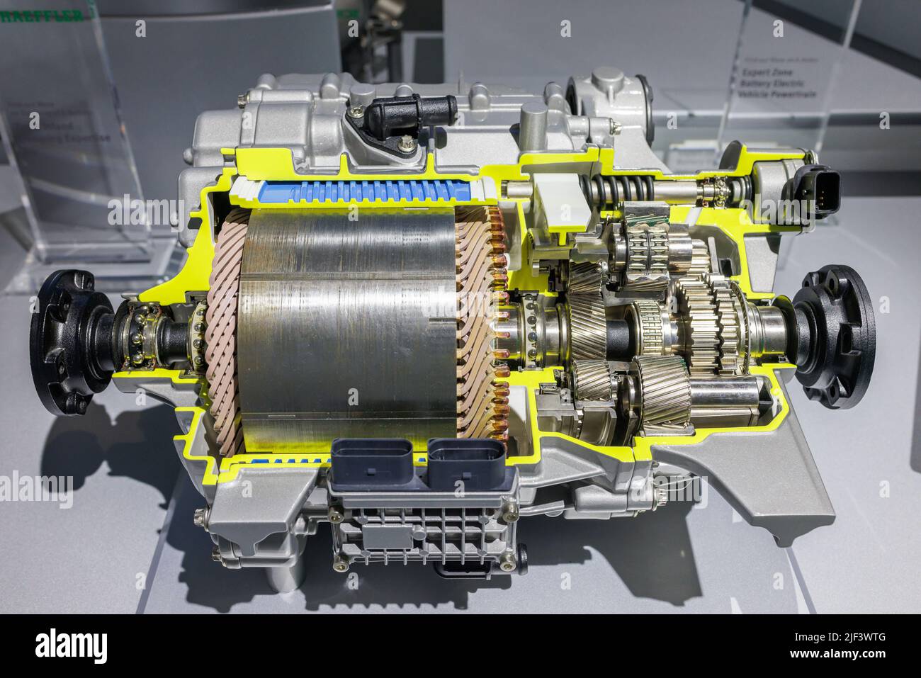 Electric motor cutaway hi-res stock photography and images - Alamy