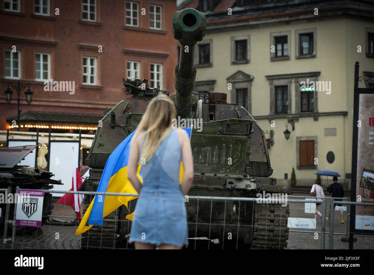 Two destroyed russian army tanks hi-res stock photography and images ...