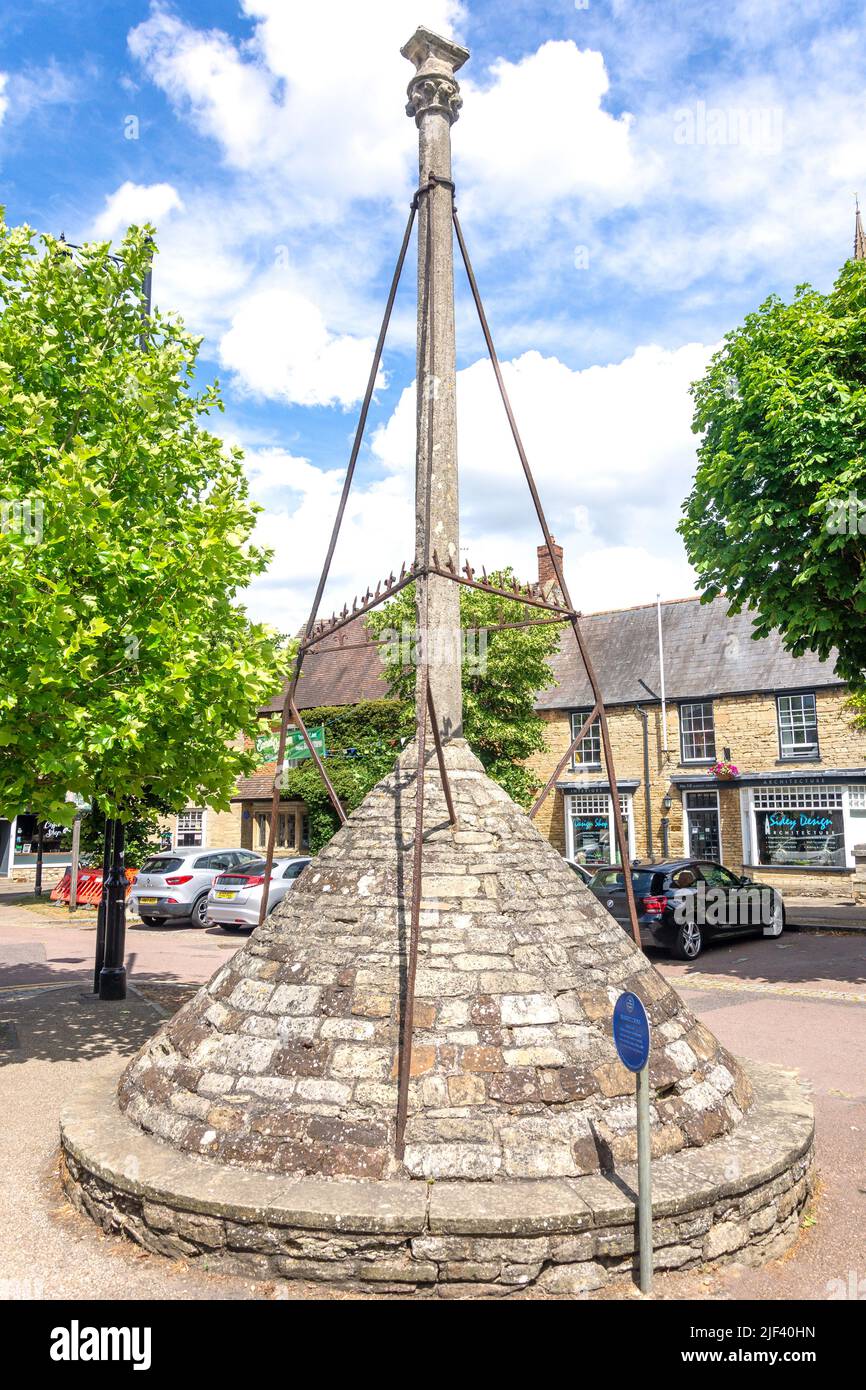 Higham ferrers market square hi-res stock photography and images - Alamy