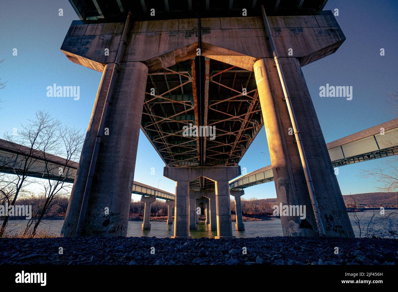 Concrete bridge components hi-res stock photography and images - Alamy