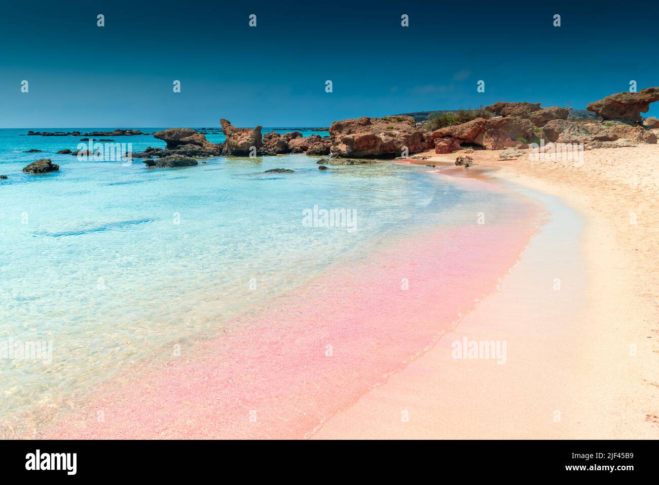 Amazing pink sand beach with crystal clear water in Elafonissi Beach ...