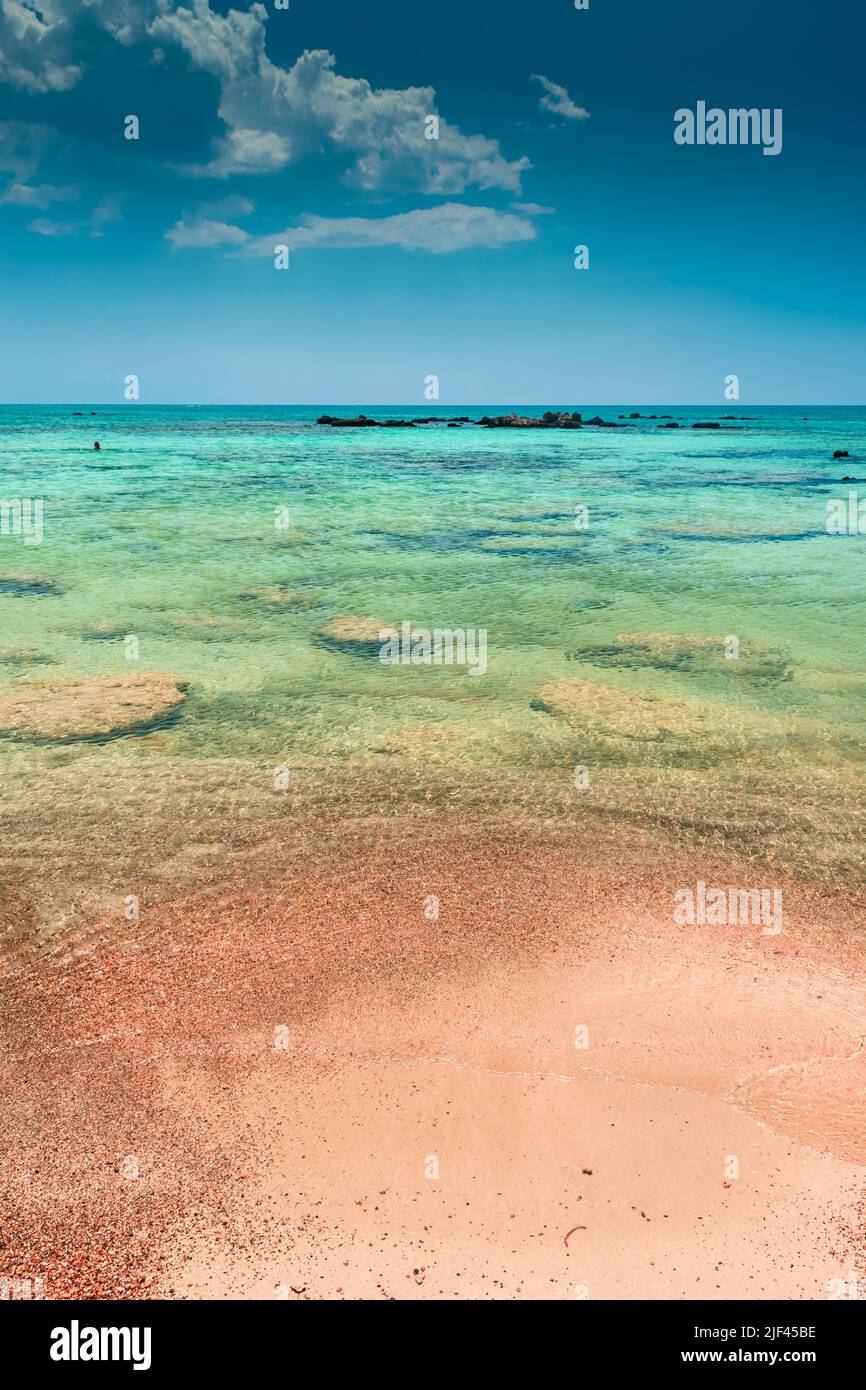 Amazing pink sand beach with crystal clear water in Elafonissi Beach ...