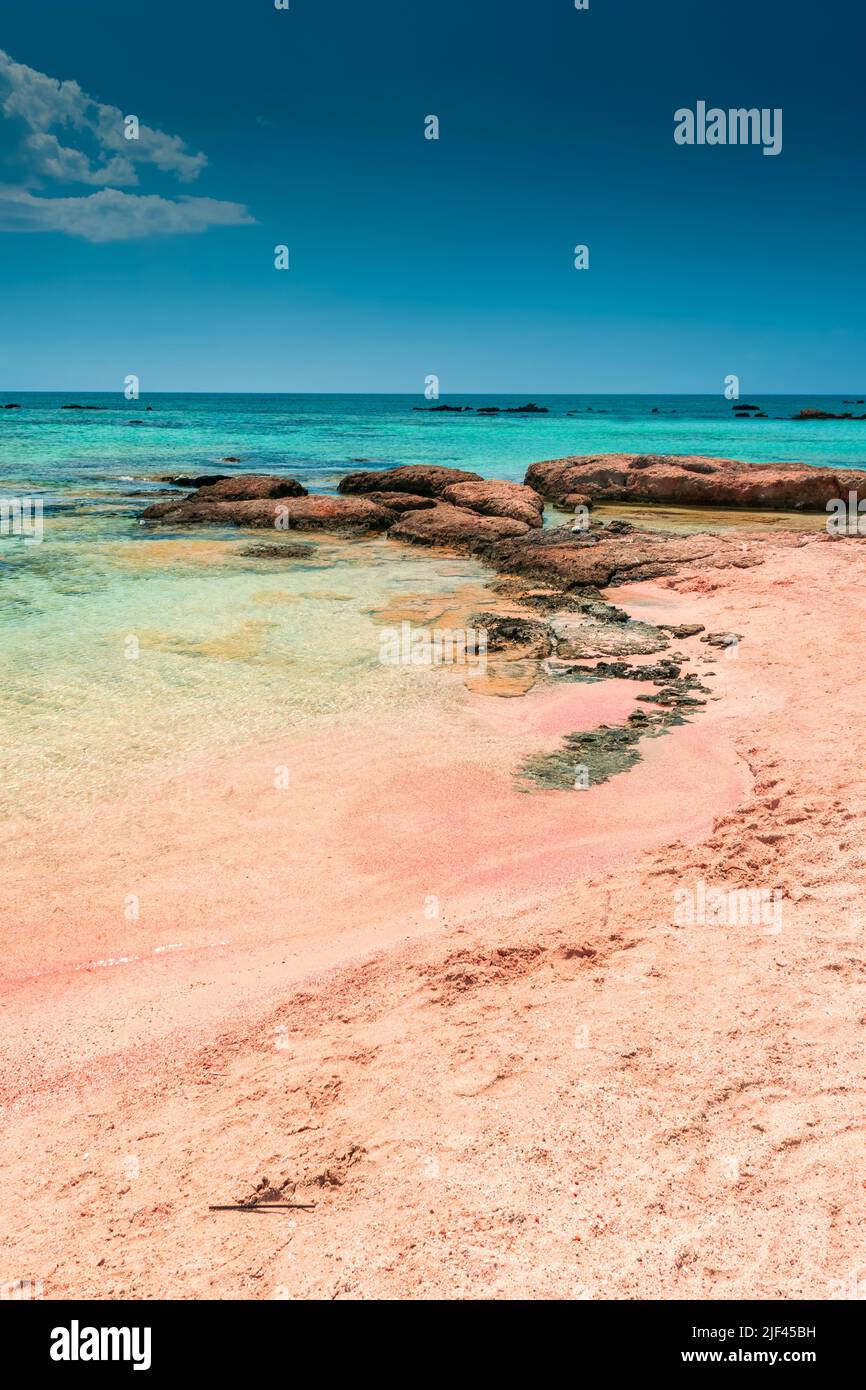 Amazing pink sand beach with crystal clear water in Elafonissi Beach ...