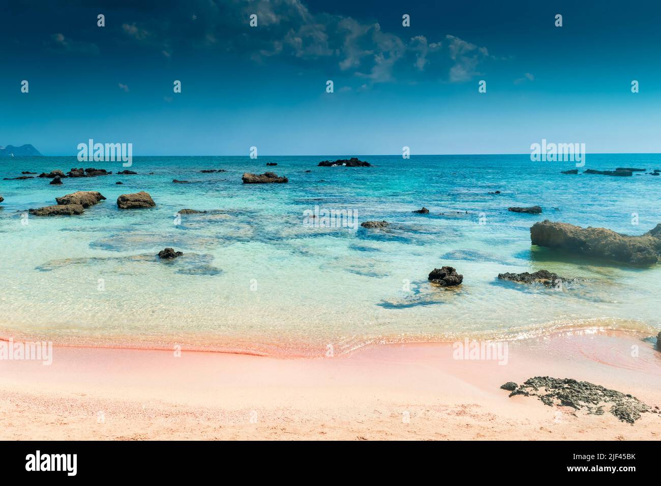Amazing pink sand beach with crystal clear water in Elafonissi Beach ...