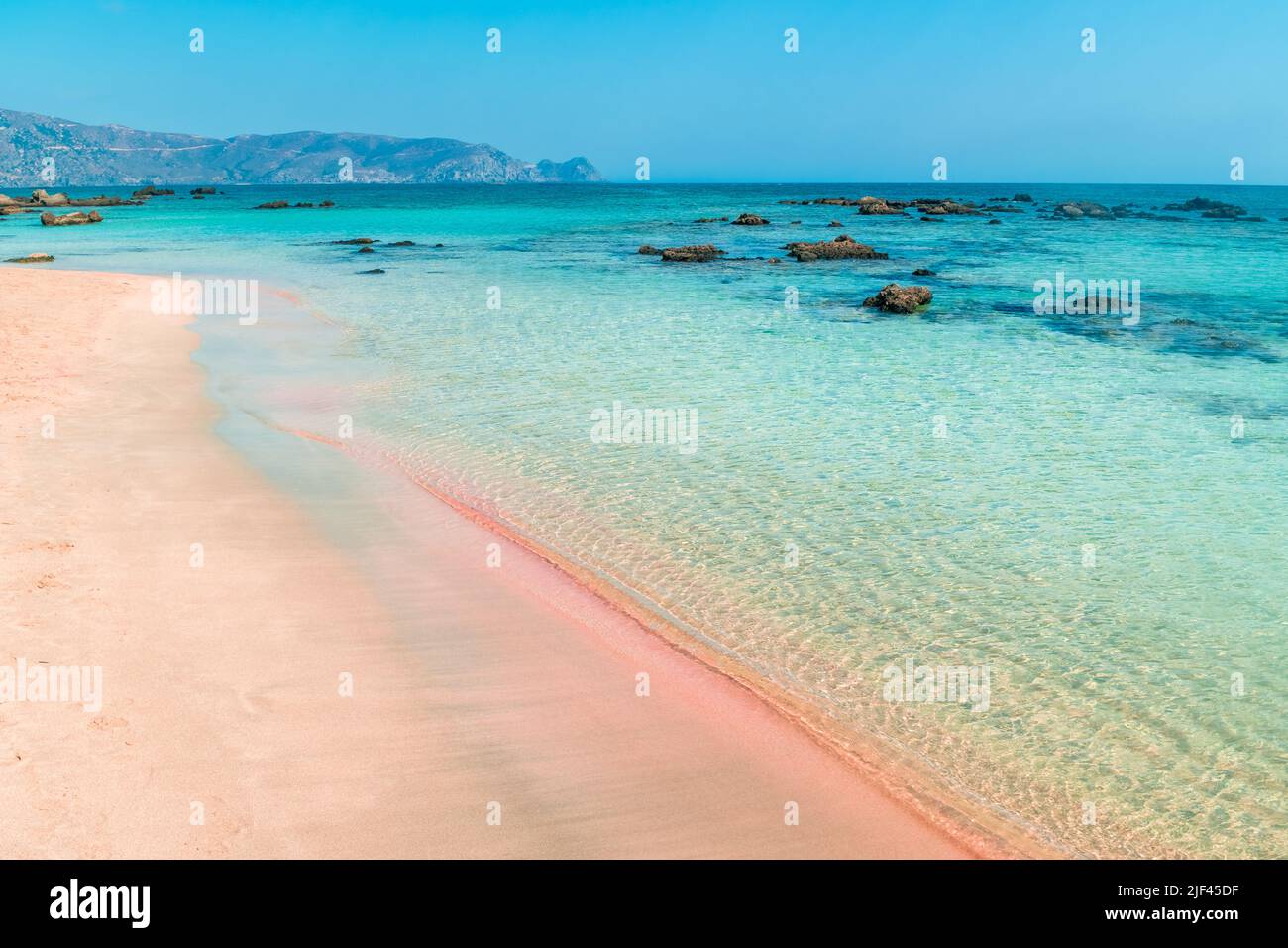Amazing pink sand beach with crystal clear water in Elafonissi Beach ...